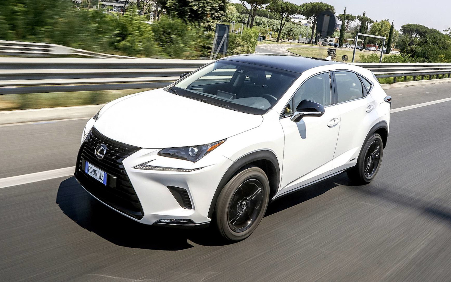 Comparison - Toyota RAV4 Limited 2019 - vs - Lexus NX 300h AWD 2019 | SUV Drive